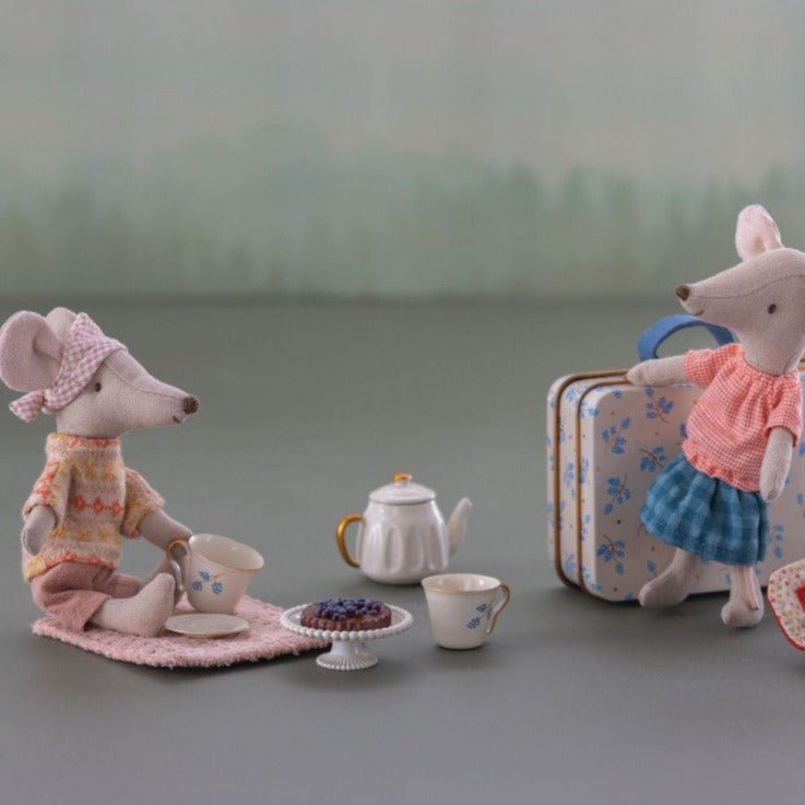 Afternoon Treat, Mouse - Blue Madelaine | Bee Like Kids